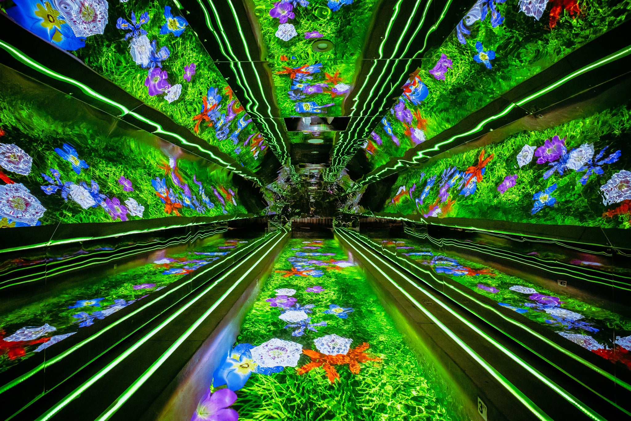 Kaleidoscope Kavern Lazy River | Moment Factory