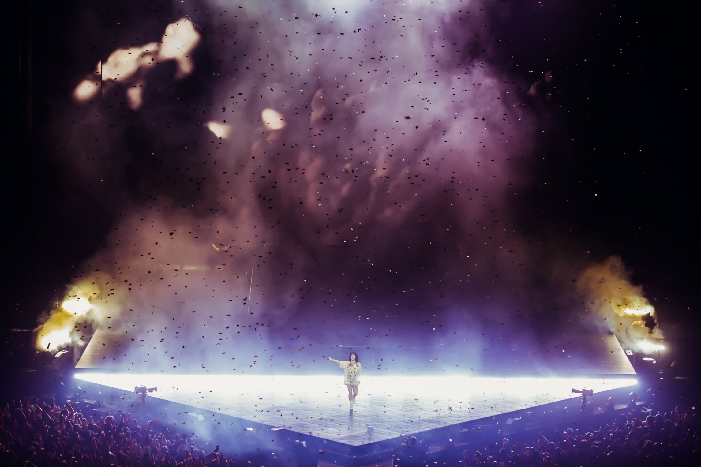 Billie Eilish kicks off Happier Than Ever, the 2022 World Tour | Moment ...