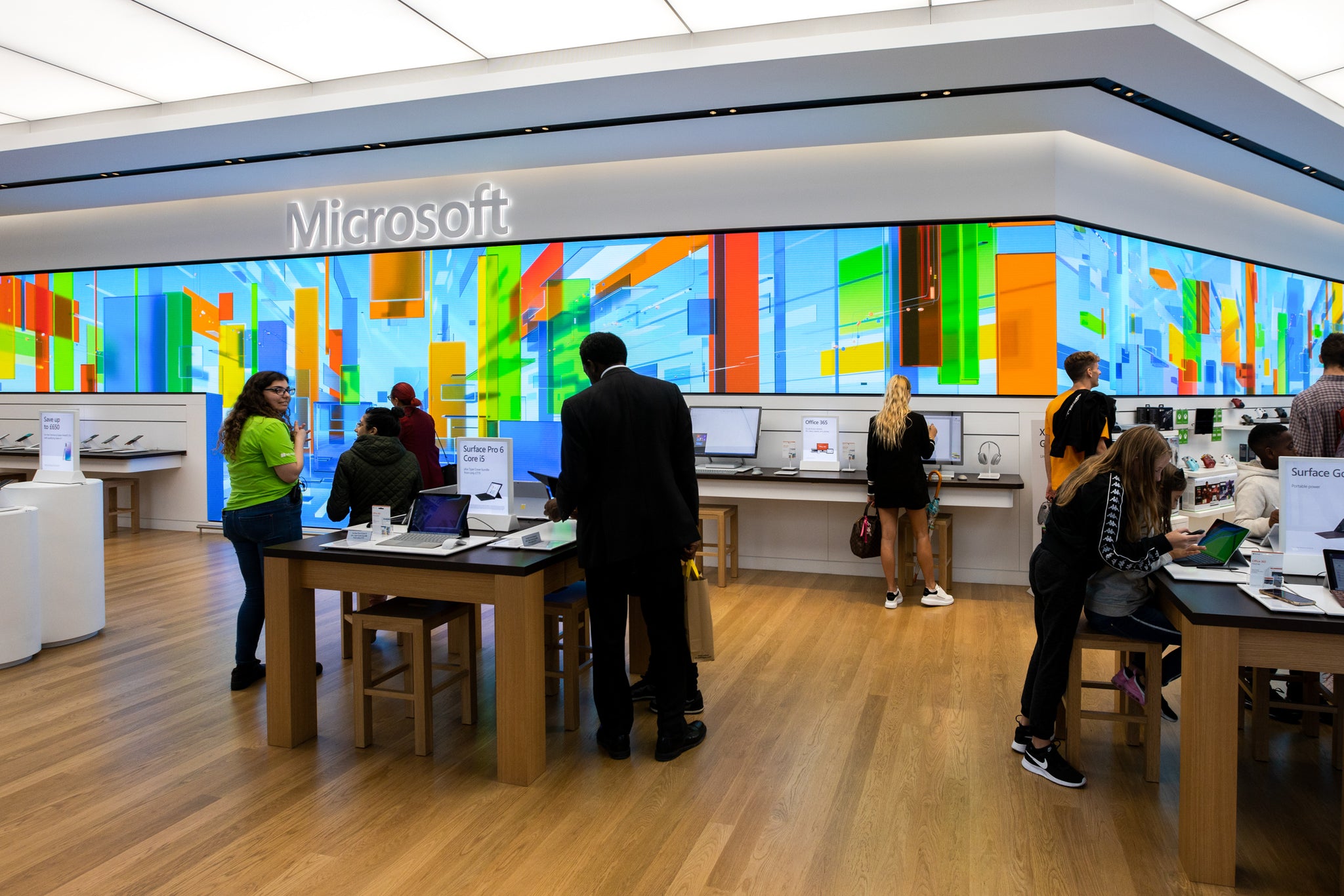 Microsoft Flagship Store in London | Moment Factory